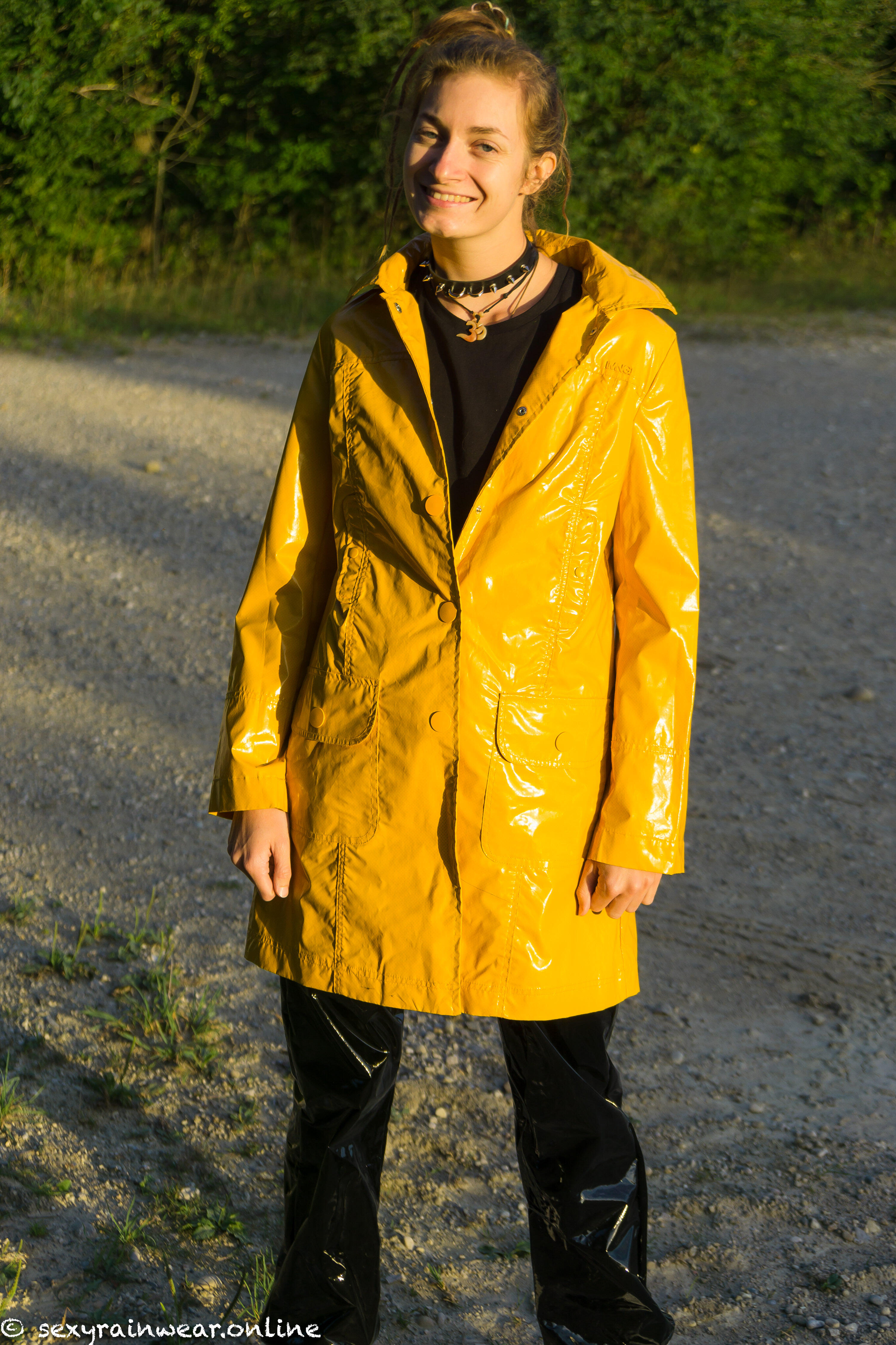 SEXYRAINWEAR.online | Shiny wasp