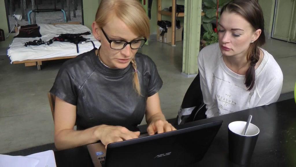 Neandra | THE GIRLFRIEND COMES HOME 1