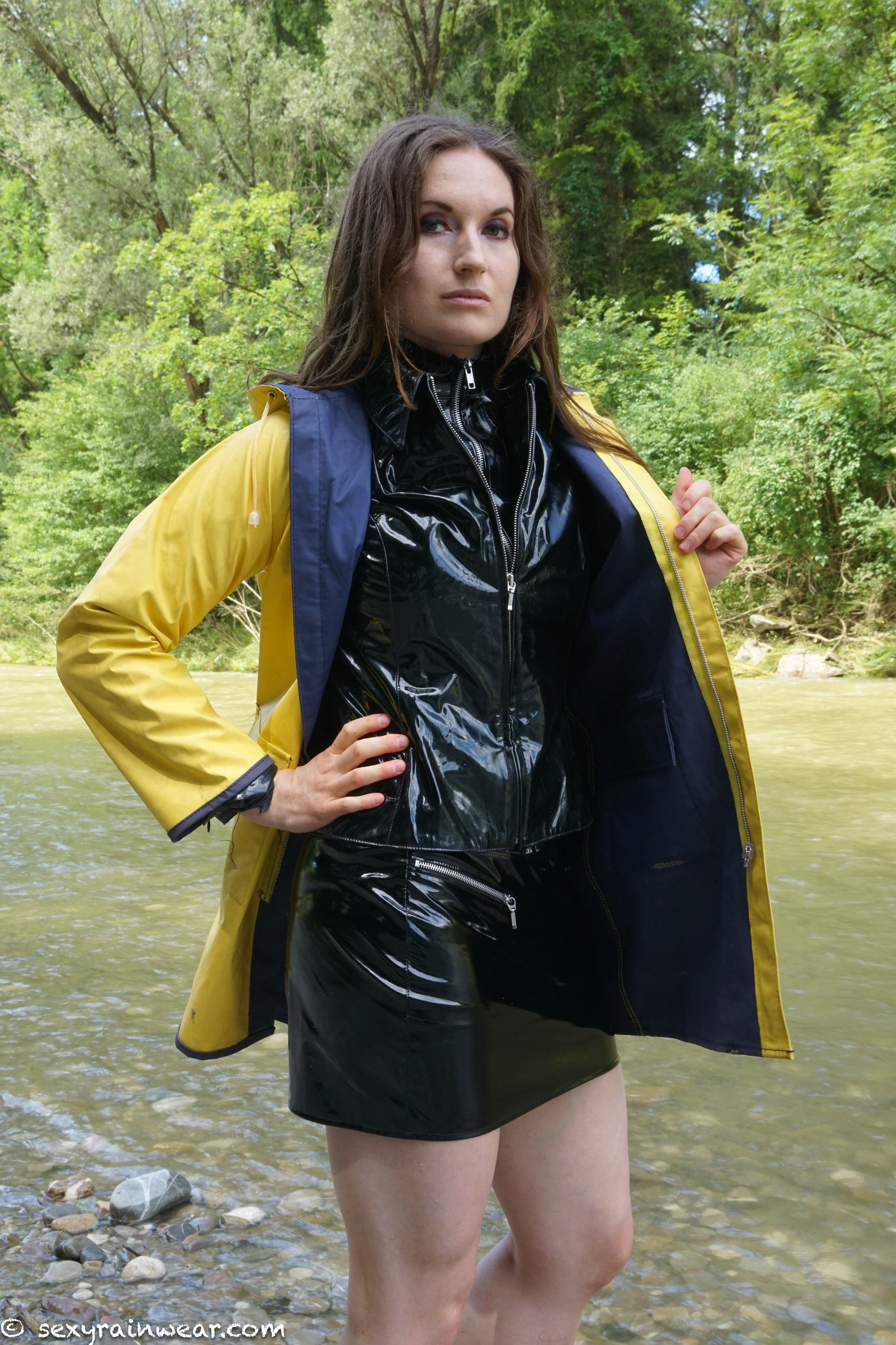 SEXYRAINWEAR.online | Friesennerz vamp